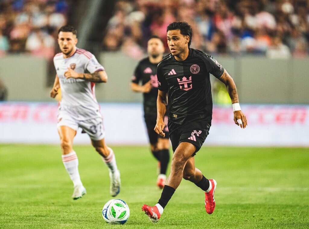 Telasco Segovia fue titular, al lado de Messi, en su debut con el Inter ...