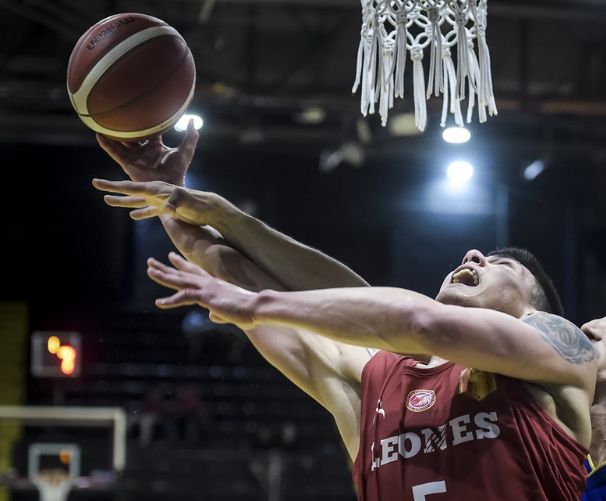 Galaviz y Milano mantienen la cima de sus conferencias en la LNB Chile ...