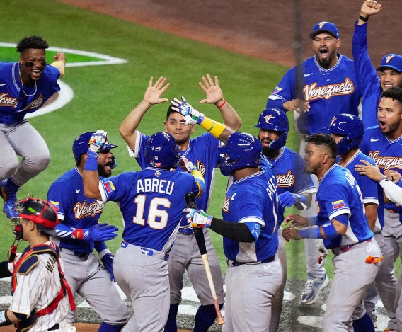 Con jonrón de Abreu, Venezuela batió a Japón y avanzó a semifinales del ...